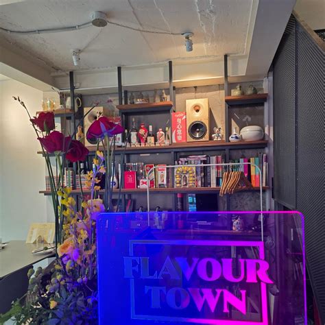 김승우 난로비연은 다양한 숙성건조숙성 교차숙성 누룩숙성 등의 고기와 한국의 사계에 어울리는 제철 반찬과 탕반을 함께하는 모임 입니다 굉장히 불규칙적인 모임