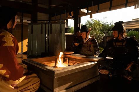 大河ドラマ「鎌倉殿の13人」第40話。巴御前（秋元才加）に起請文を要求され、一致団結の儀式「一味神水（いちみしんすい）」に臨む三浦義村（山本