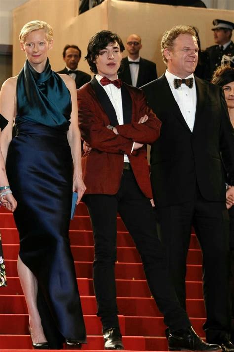 Pin by Ṣẹnbọwalé Banjoko Hendricks on Tilda Swinton In awe am I
