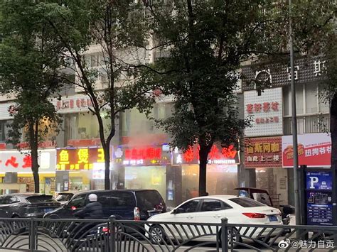 学苑街一餐馆起火了