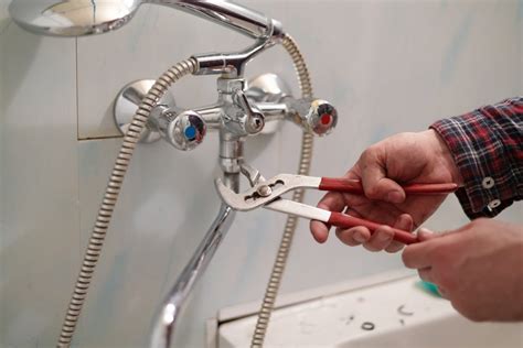 Déboucher des toilettes où l eau remonte techniques et astuces pour résoudre ce problème