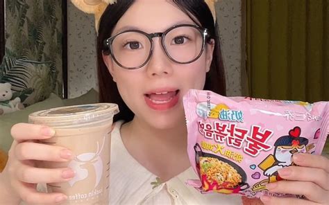 酱香拿铁煮火鸡面！！吃得我想背井离乡 饿货小葱仔 饿货小葱仔 哔哩哔哩视频