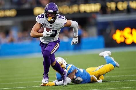 Cousins Lanz Dos Pases De Anotaci N En El Triunfo De Los Vikings Sobre Los Chargers