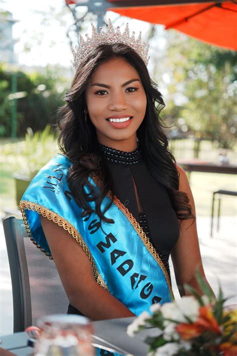 Miss Monde Cyria Olivine Temagnombe Prête à Relever Le Défi