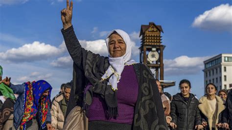 ان‌تی‌وی ترکیه شبه‌نظامیان پ‌ک‌ک از روز جمعه تحویل سلاح‌های خود را آغاز می‌کنند