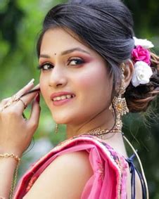 Ayesha Pathan Photos Videos Birthday Latest News Height In Feet Filmibeat