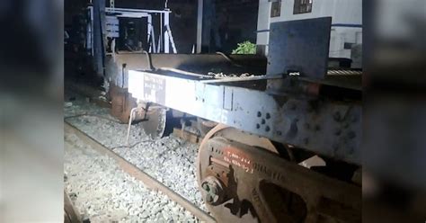 Bihar Train Accident Goods Train 6 Bogies Derailed In Muzaffarpur Know