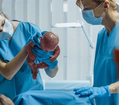 Cos è la violenza ostetrica e come riconoscerla