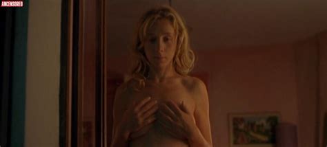Naked Sylvie Testud in La Vie est à nous