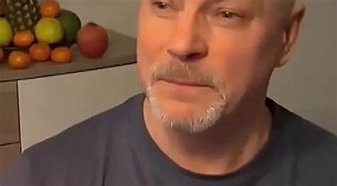 Обалденная песня Смотрит в зеркало женщина зрелая автор Татьяна Тройно Смотреть онлайн в