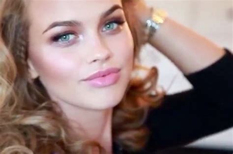 Бесплатный мастер класс с отработкой на тему Нежный макияж сияющая кожа получит бесплатно в