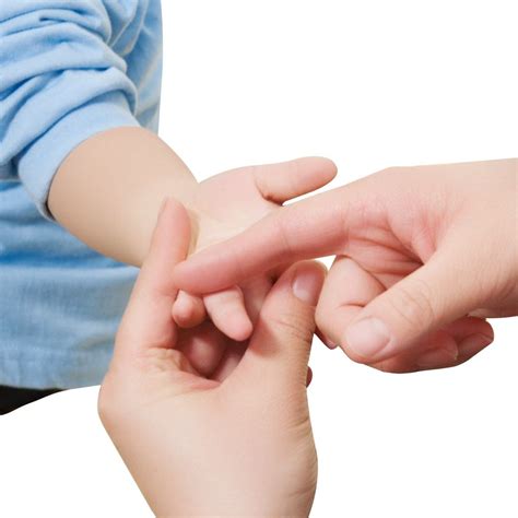 孩子發燒，物理性退燒法有哪些？小兒「降溫按摩」手法圖解！