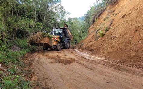 Con Maquinaria Amarilla Intervienen Derrumbes En Zona Rural De Ibagué