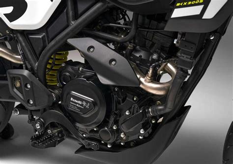 Benelli Bkx 300 S 2025 Prezzo E Scheda Tecnica Moto It