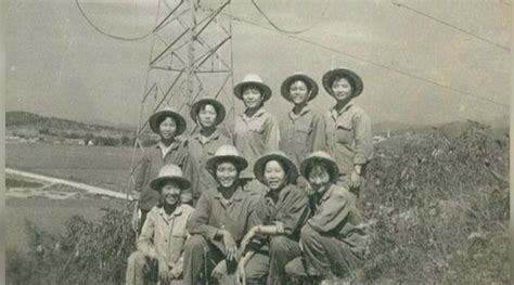 穿越40年 女子带电作业班在银线上翱翔展翅 社会 民生 好看视频