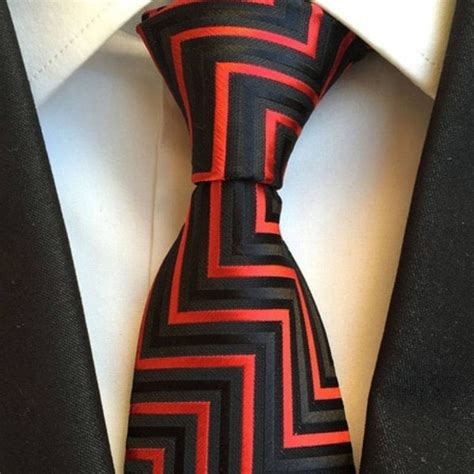 Cravate Noire à Motif Rouge Cravate Gentleman