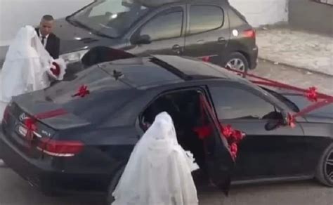 بالصور ـ عريس جزائري يتزوج من امرأتين في حفل زفاف واحد وهذه رسالته