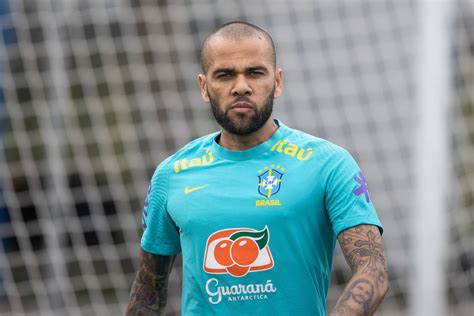 Daniel Alves é Condenado A Indenizar Em R 80 Mil Músicos 29102024