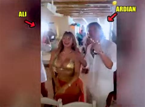 Vacaciones De Paula Manzanal Y Macarena Vélez En Europa Fotos