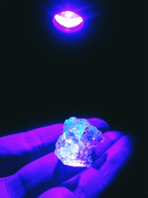 This Is How Tiny Amounts Of Radioactive Uranium Look Like Under Uv