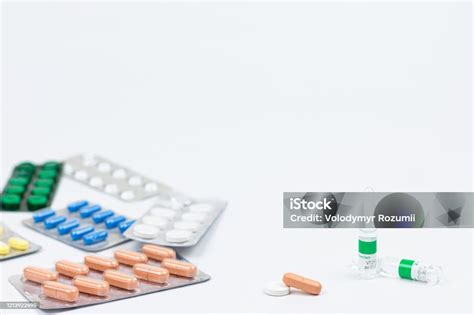 의학 물집 캡슐 정제 주사 주사기 및 바늘 다양한 약물의 클로즈업 개념에 대한 스톡 사진 및 기타 이미지 개념 건강관리와