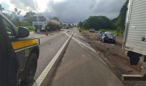 Acidente Entre Carro E Carreta Mata Três Pessoas Na Br 364mt Estradas