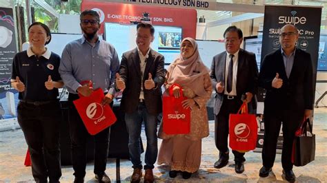 E One Technology Showcases Swipe Hyflex Classroom Solution At