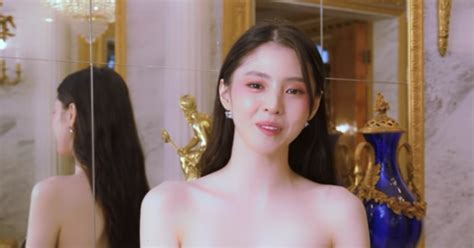 시스루 블랙드레스 입은 한소희실물 이정도직각어깨 오프숄더룩 어썸클