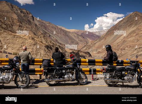 India J K Ladakh Sangam Bikers On Kashmir Tour At Confluence Of