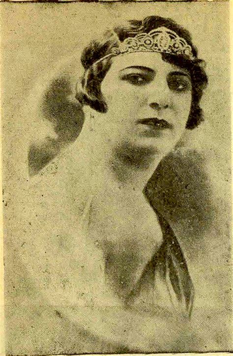 Qamar Al Moluk Vaziri Wikipedia