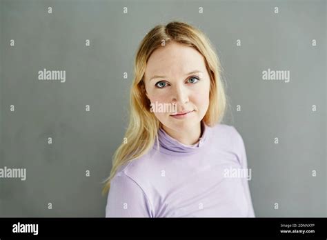 Woman Portrait Looking At Camera Hi Res Stock Photography And Images