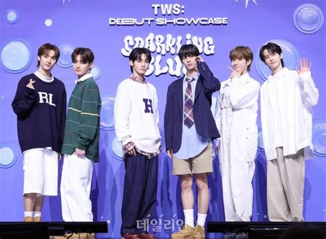 TWS 처음으로 모습 드러내 네이트 연예