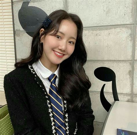 Temukan 66 Ide 2xj Hee Di Papan Pinterest Ini Aktris Griya Tawang Gaun Pengantin Renda Dan