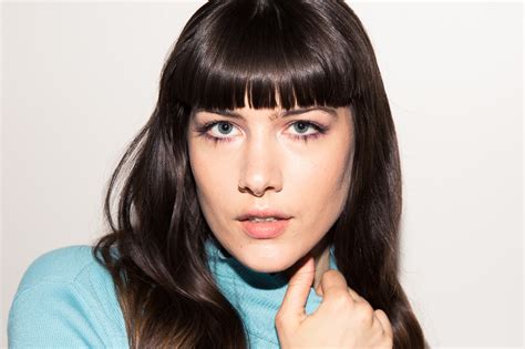 Model Jess Miller Wears The Best Spring Eyelash Trends Coveteur
