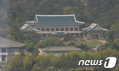 박근혜 대통령 인사 단행 청와대 비서실장에 한광옥 신임 정무수석에 허원재 내정