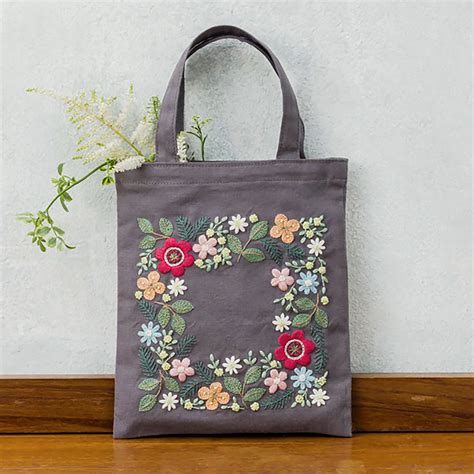 Yulaのこころ躍る草花刺繍 夜の森パーティー ミニトートバッグ かぜとゆきオンラインショップ
