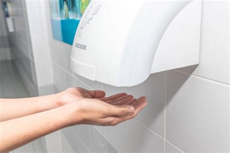 Eksperimen Ini Buktikan Pengering Tangan Di Toilet Umum Jorok Penuh