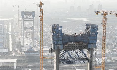 跨襄阳北编组站大桥T3主塔封顶国务院国有资产监督管理委员会