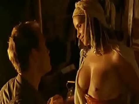 Amina Annabi Muestra Sus Pechos A John Malkovich XVIDEOS COM
