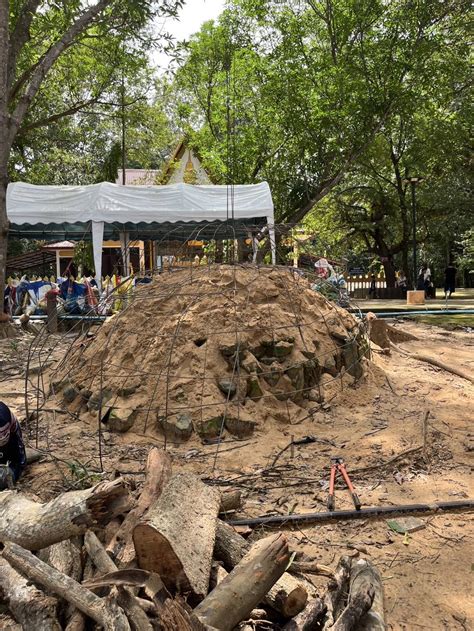 วัดดอนธาตุ หลวงปู่เสาร์ กันตสีโล อ พิบูลมังสาหาร จ อุบลราชธานี Added A วัดดอนธาตุ หลวงปู่