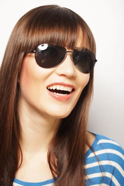 Premium Photo | A closeup of brunette woman wearing sunglasses