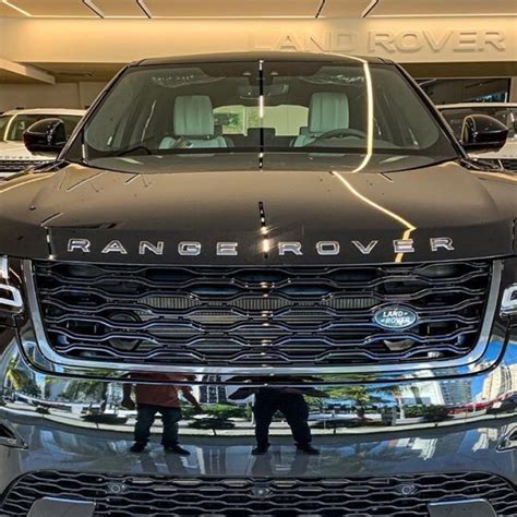 Review A Sexy Range Rover The Limited Edition Velar Svautobiography