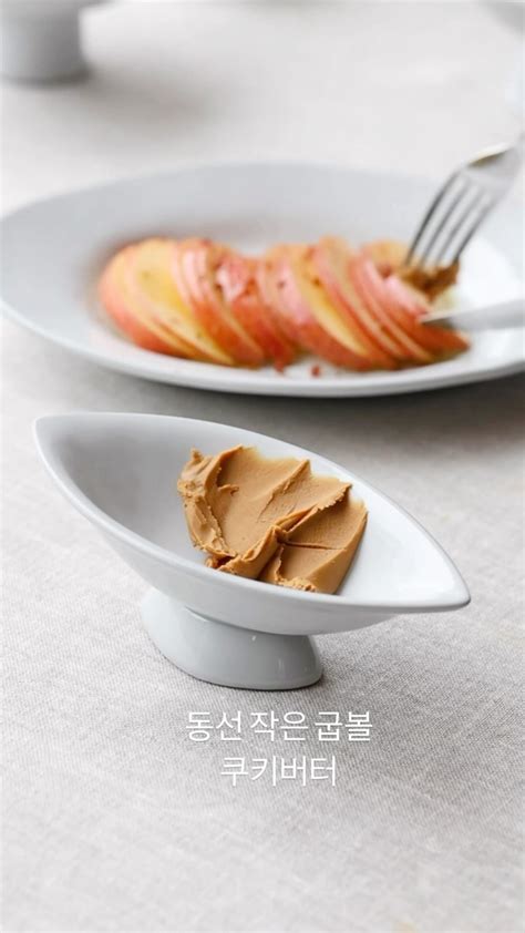 아토배기 일상 생활에서의 아름다움 앞접시가 주는 일상의 쓰임에서 그릇의 형태 포인트 하나를 더해주었어요 많은 프로젝트를 준비하고 작업에 집중하는 요즘 하고싶은 작업