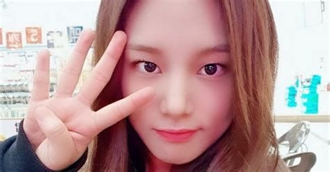 라붐 솔빈 편의점 샛별이 촬영 중 청순 셀카 Day컷