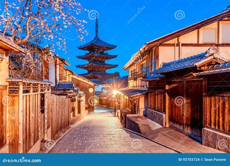 Santuario Kyoto Di Yasaka Fotografia Stock Immagine Di Fiori 93703724