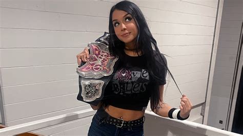 Wwe Nxts Cora Jade Dresses As Her Mother For Halloween Match