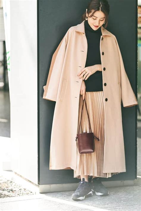 プリーツロングスカートコーデ65選｜カラー別・大人な着こなしテク Classy クラッシィ