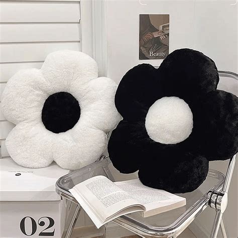 [보들보들 미친쿠션감] 극세사 꽃모양 쿠션 푹신 방석 쇼파 의자 쿠션 등받이 방꾸미기 자취 신혼 꽃방석 푹신 자동차 등쿠션 등받이 강아지 방석 에이블리