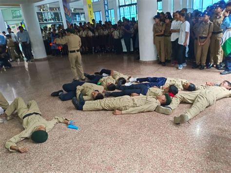Tributes Paid To The Martyrs On The Occasion Of Vijay Diwas In Dps