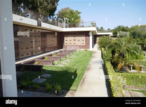 Hillside Memorial Park Gan Eden Zvepm